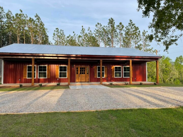 Hix's Charming Barndominium in Troy, Alabama