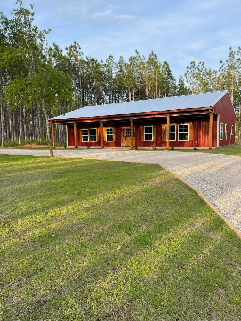 Hix's Charming Barndominium in Troy, Alabama