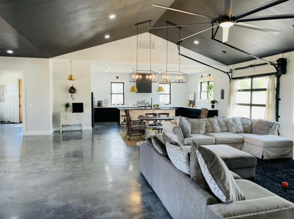 8 Incredible Vaulted Ceiling Barndominium Examples