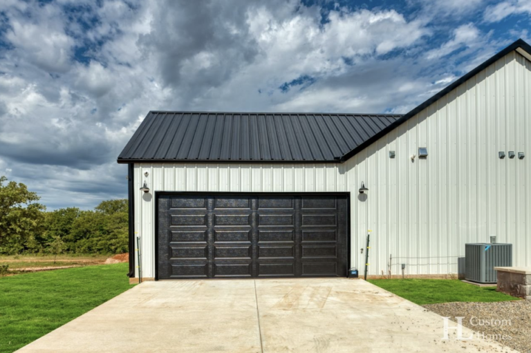 6 White Farmhouse Barndominiums for a Classic Home