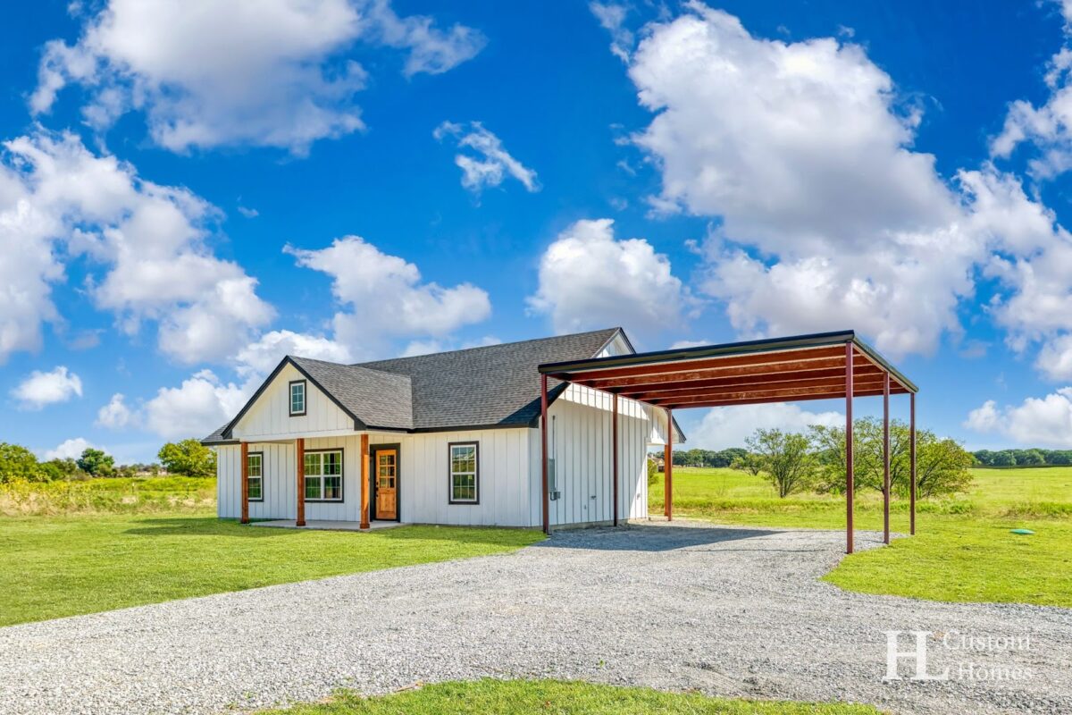 Bowie, Texas Farmhouse by HL Custom Homes