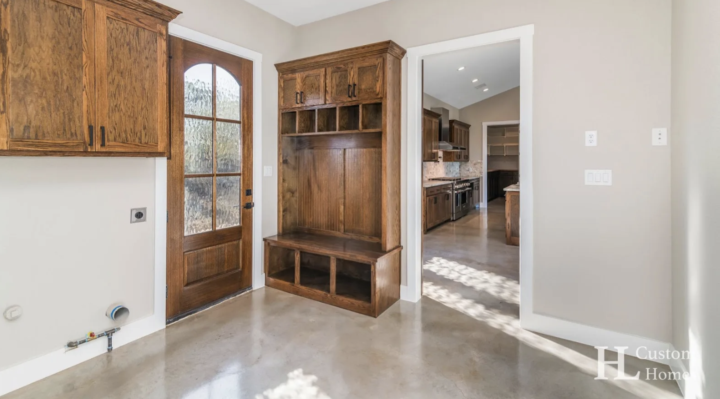 6 Welcoming Barndominium Entryway Ideas